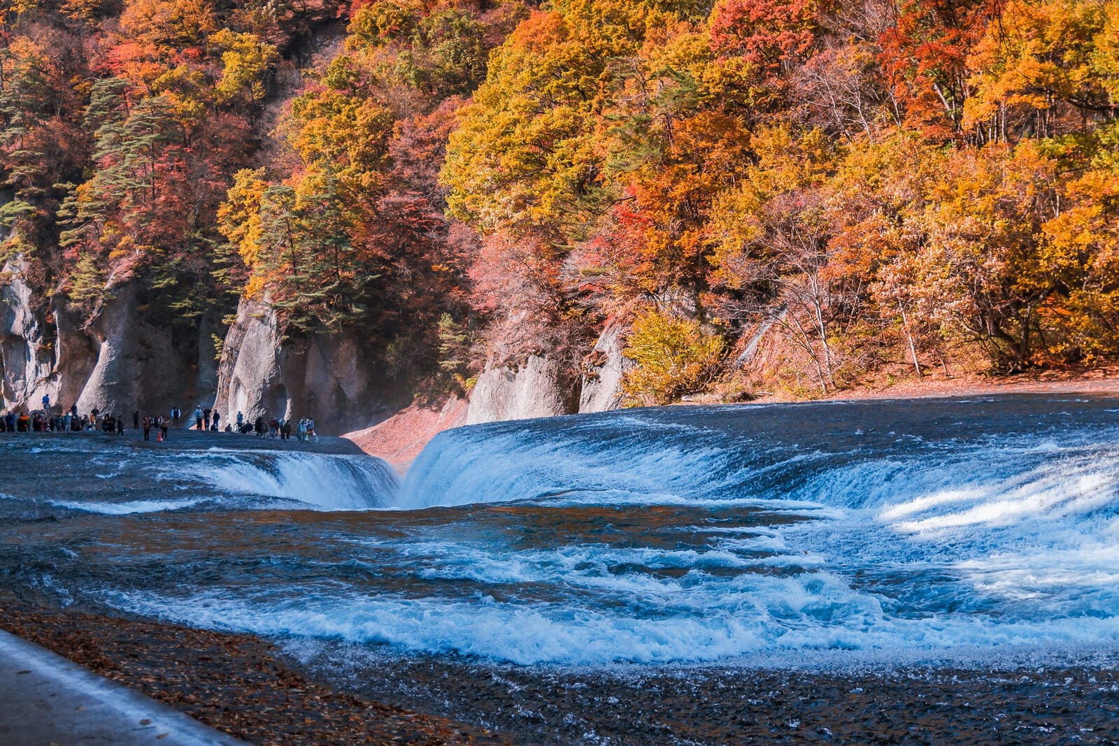 Nikko Autumn: A Symphony of Colors - airashijapan.com